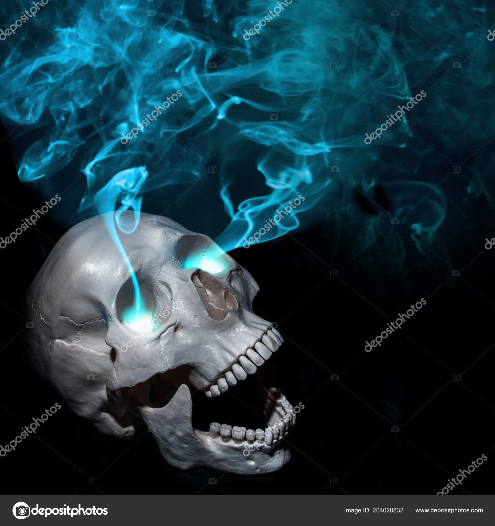 Halloween. Dead man and magic. Screaming human skull with eye smoke ...
