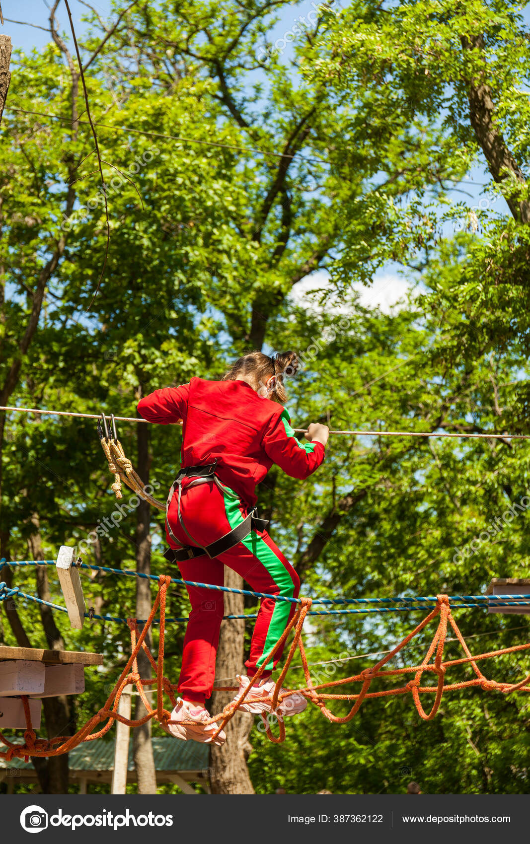 Ggirl Rises High Wire Park Ground Kid Obstacle Rope Course — Stock ...