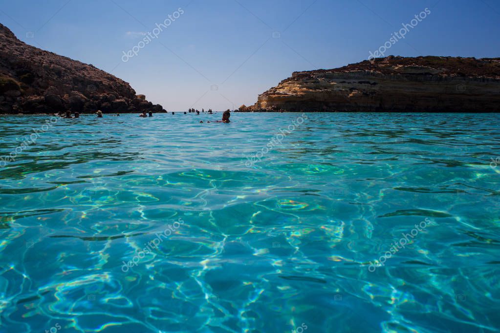 Vista del lugar más famoso del mar de Lampedusa, Spiaggia dei con 2022