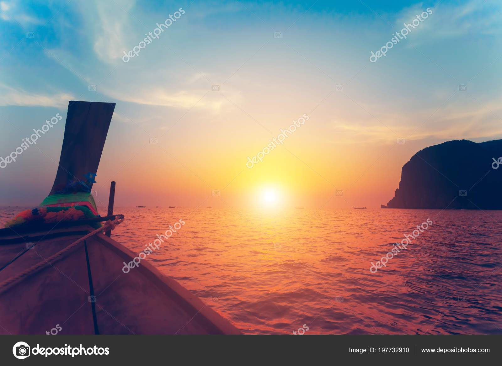 Close up image of the bow of the boat. Sunset. — Stock Photo © goinyk ...