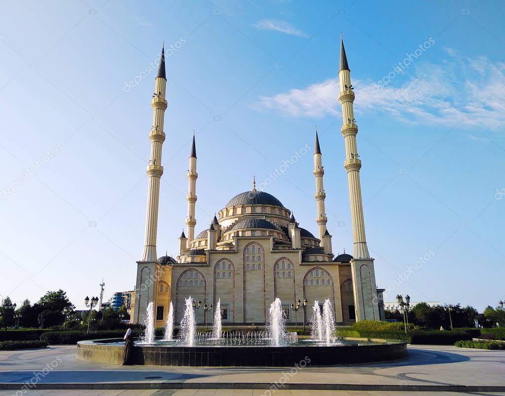 GROZNY, CHECHNYA, RUSIA - Mezquita "Corazón de Chechenia" (Mezquita ...
