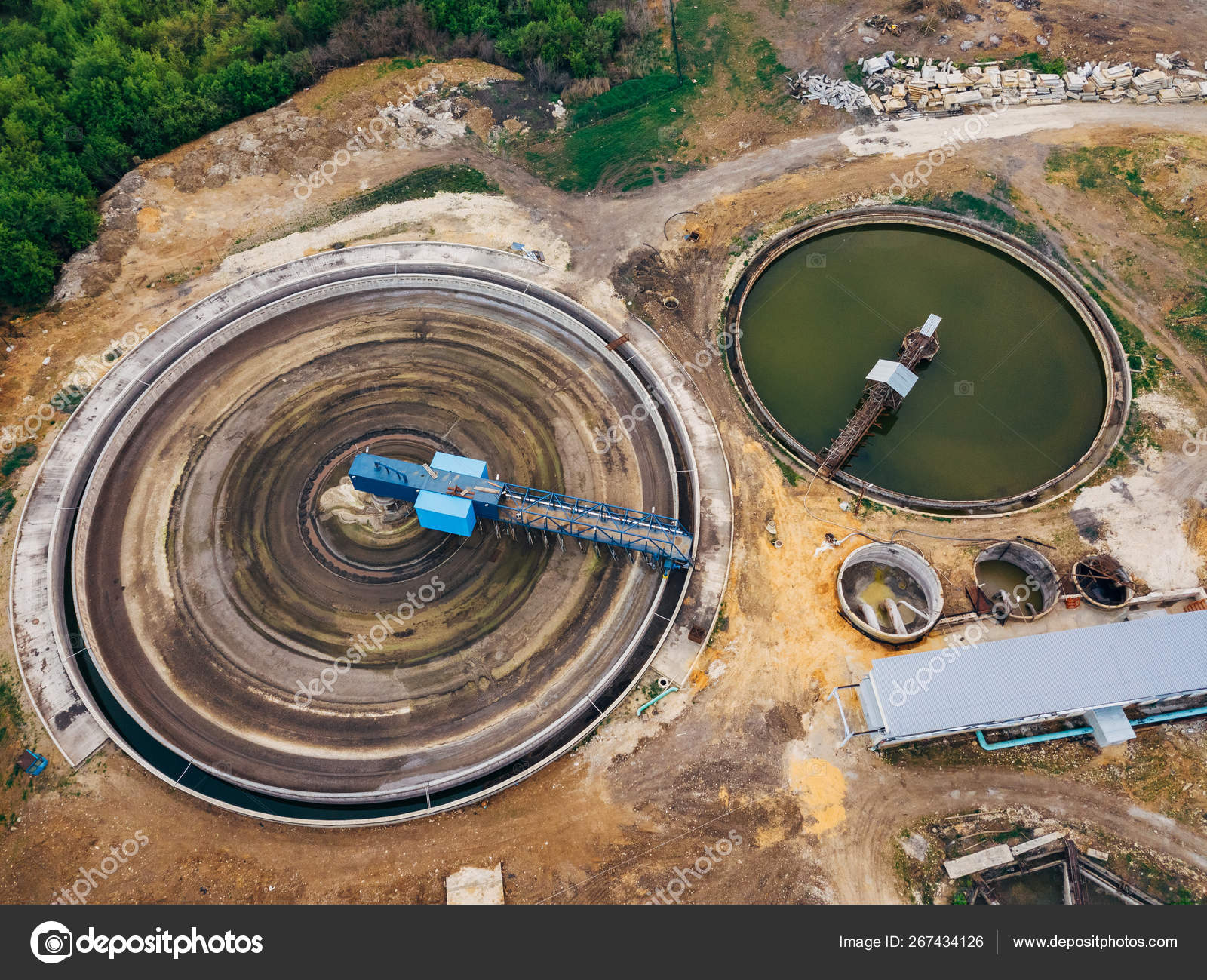 Round clarifiers at wastewater treatment plant, top view — Stock Photo ...
