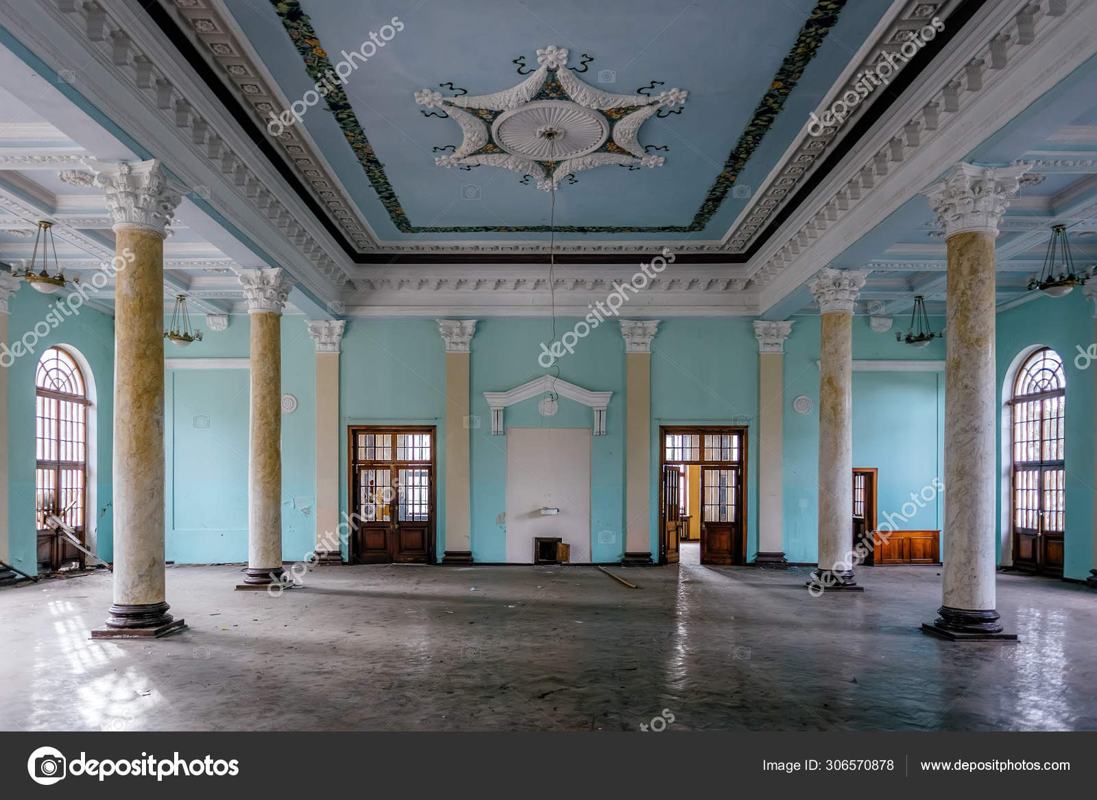 Interior of large column hall with fretwork at abandoned mansion Stock ...