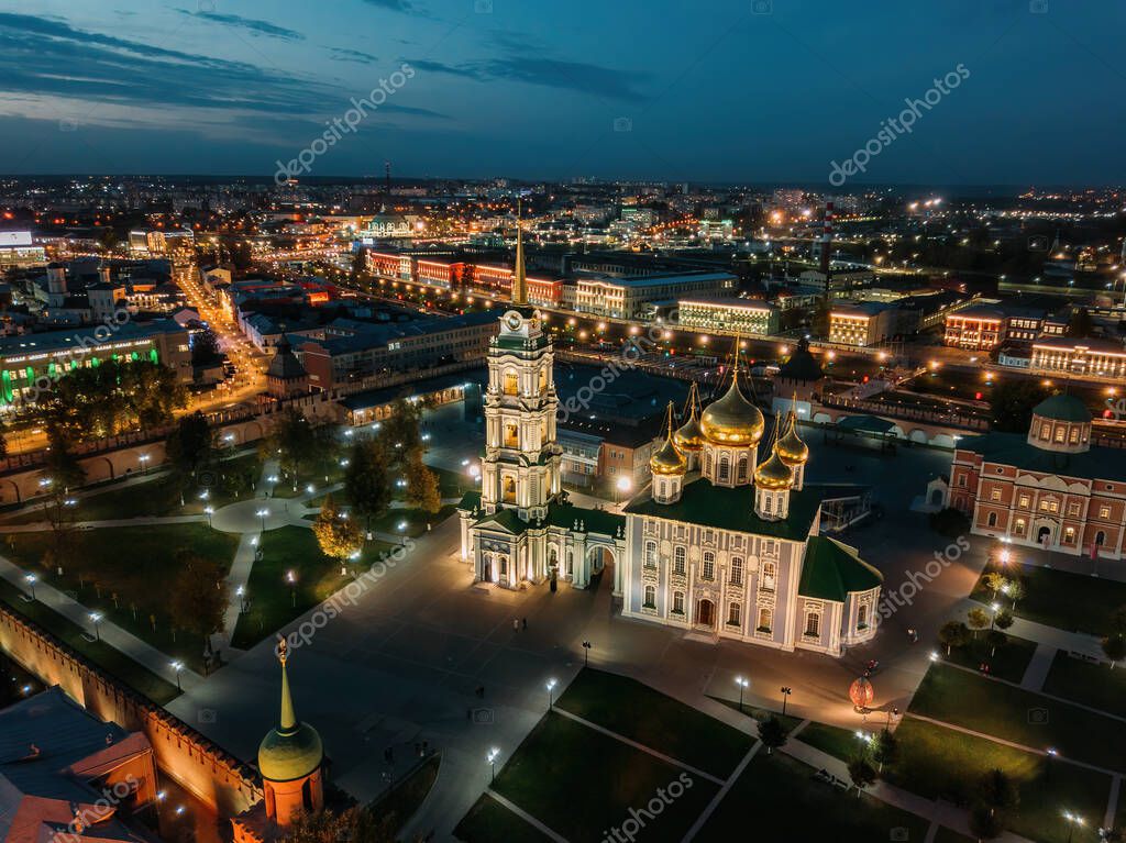 Kremlin Tula, vista aérea desde el dron. Catedrales de Epifanía y ...