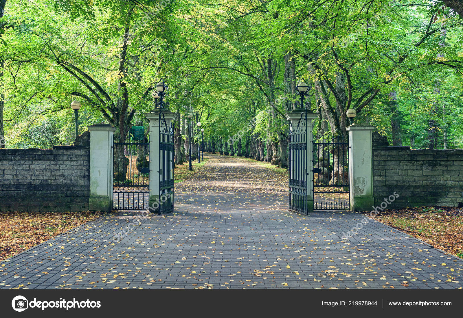 Gates Park Toila — Stock Photo © AlexBellik #219978944