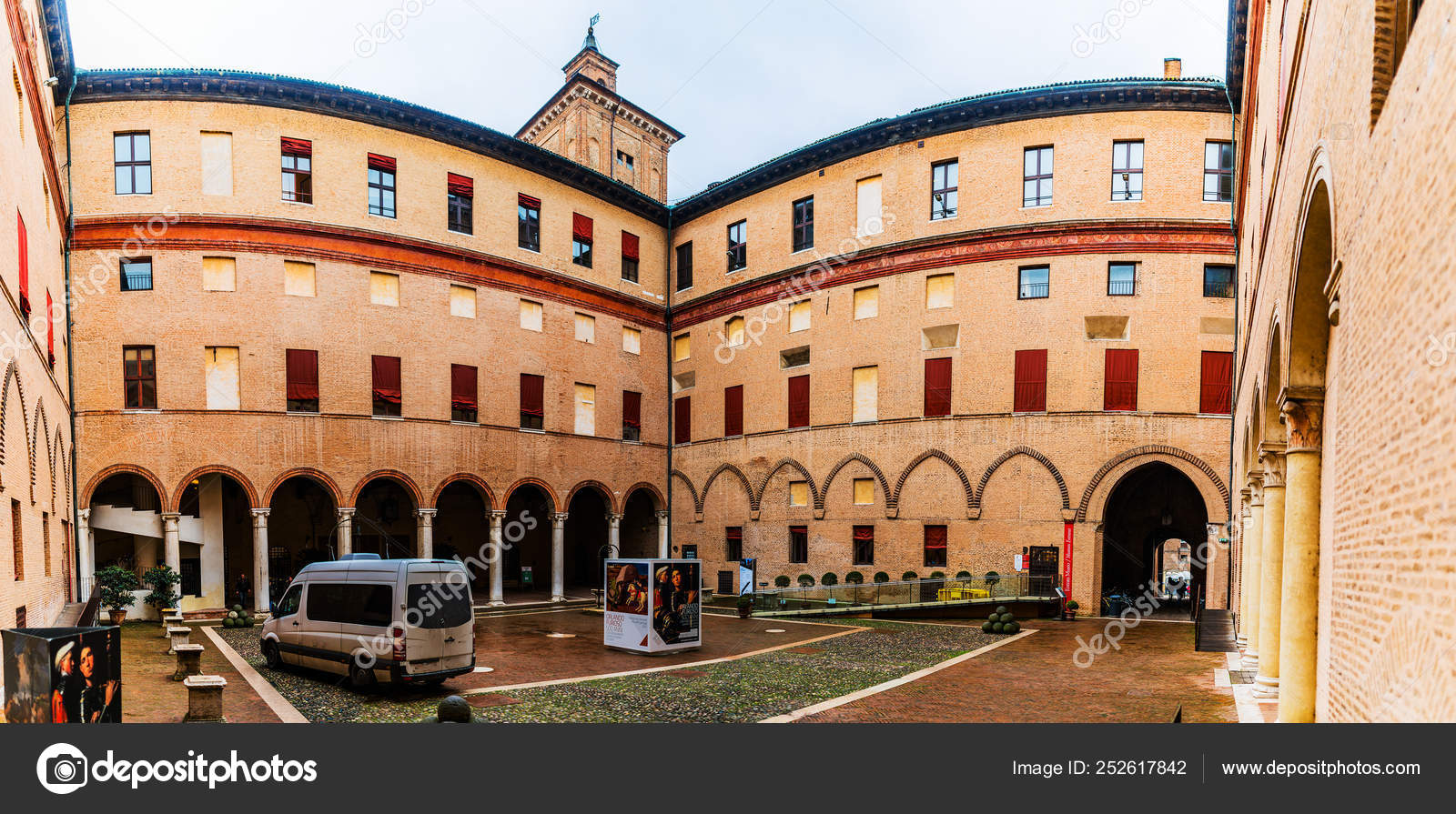 Este castle in center of Ferrara, northern Italy — Stock Editorial ...