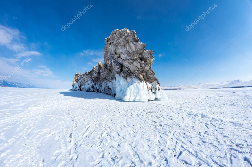 Vista del lago Baikal en invierno, el lago de agua dulce más profundo y ...