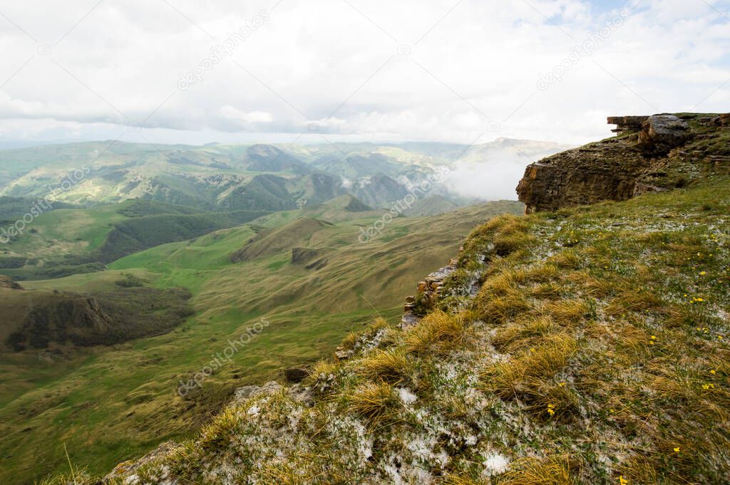 Vista panorámica de la meseta de Bermamyt en la República de Karachay-Cherkessia, Rusia 2022
