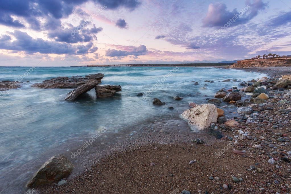 La magia de una hermosa puesta de sol. Chipre es un país insular en el ...