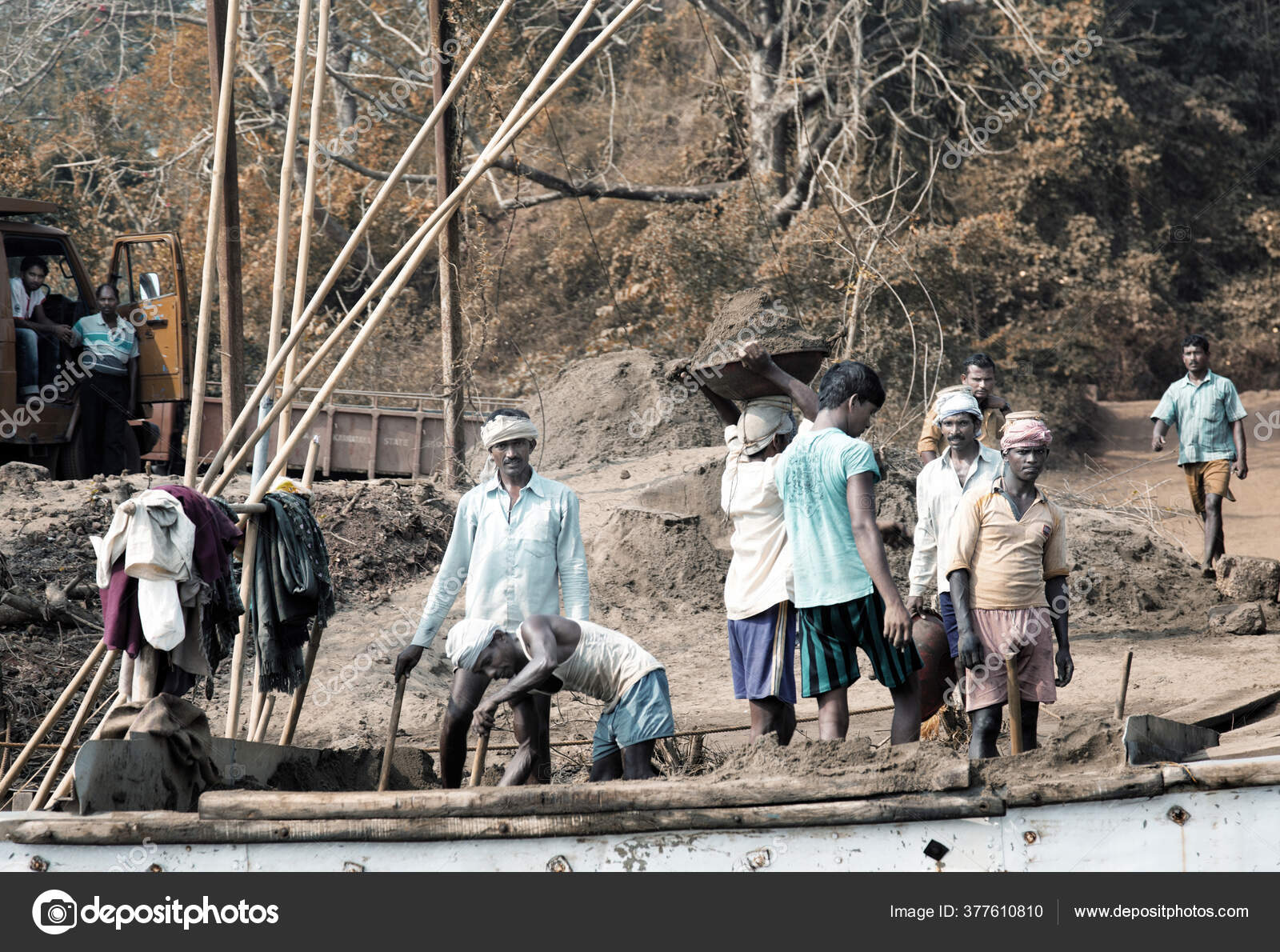 Editorial Photo Manual Workers Boat India Goa – Stock Editorial Photo ...