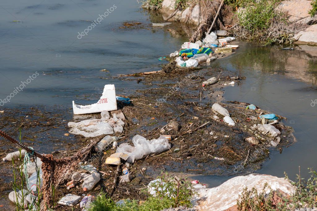 Contaminación del río de plástico 2023