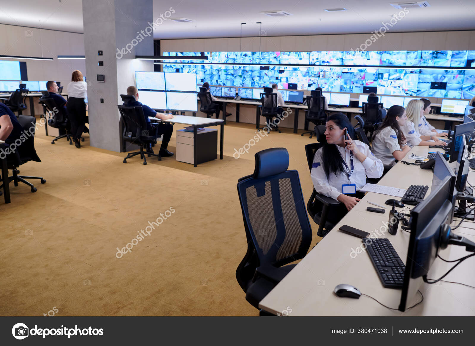 Grupo Operadores Data Center Segurança Trabalhando Uma Sala ...