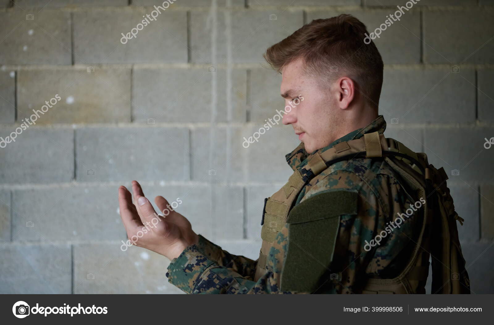 Muslim Soldier Praying Traditinal Islamic Pray Stock Photo by ©.shock ...
