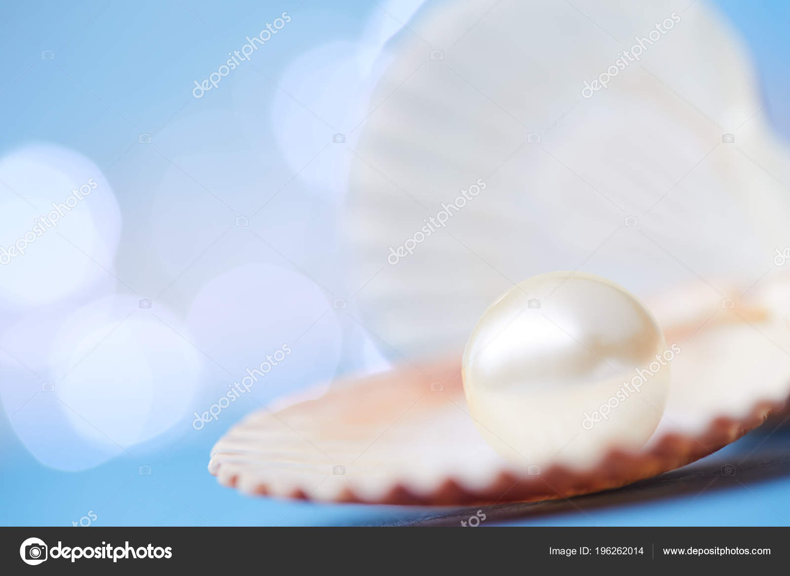 Pearls in open shell Stock Photo by ©strelok 196262014