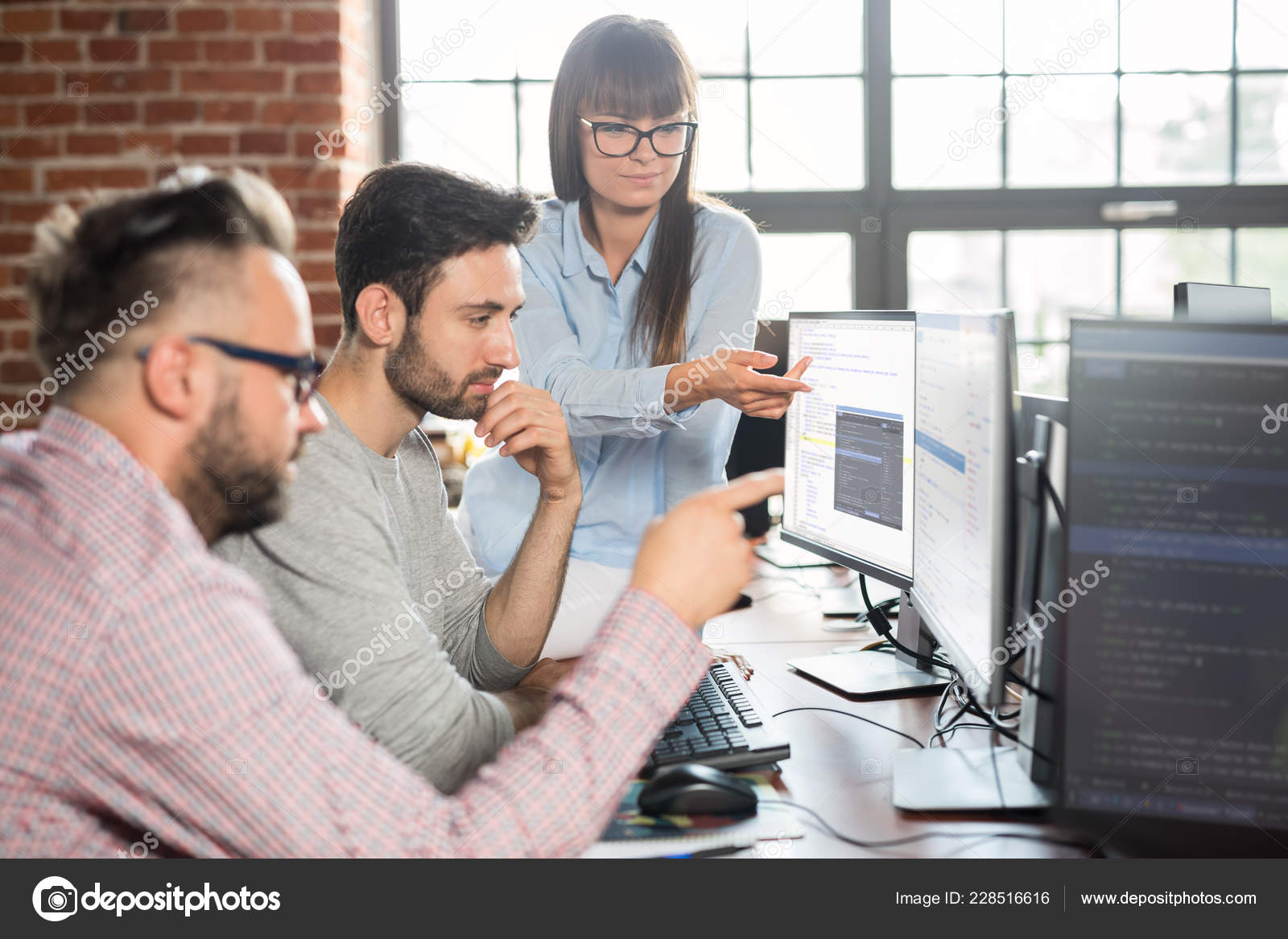 Programmers Team Interacting Computer Screens Office — Stock Photo ...