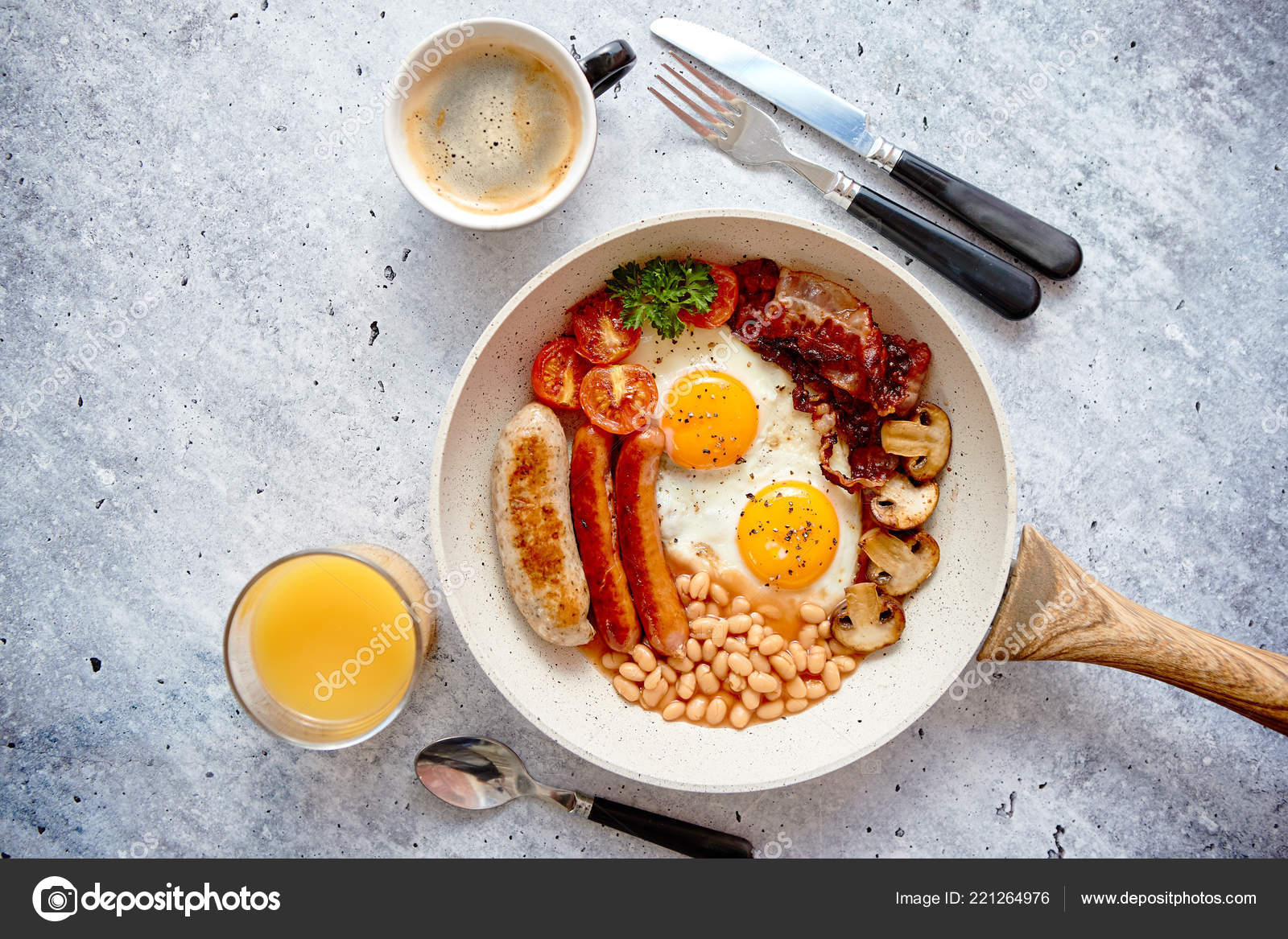 Full English Breakfast served in a pan Stock Photo by ©dashek 221264976