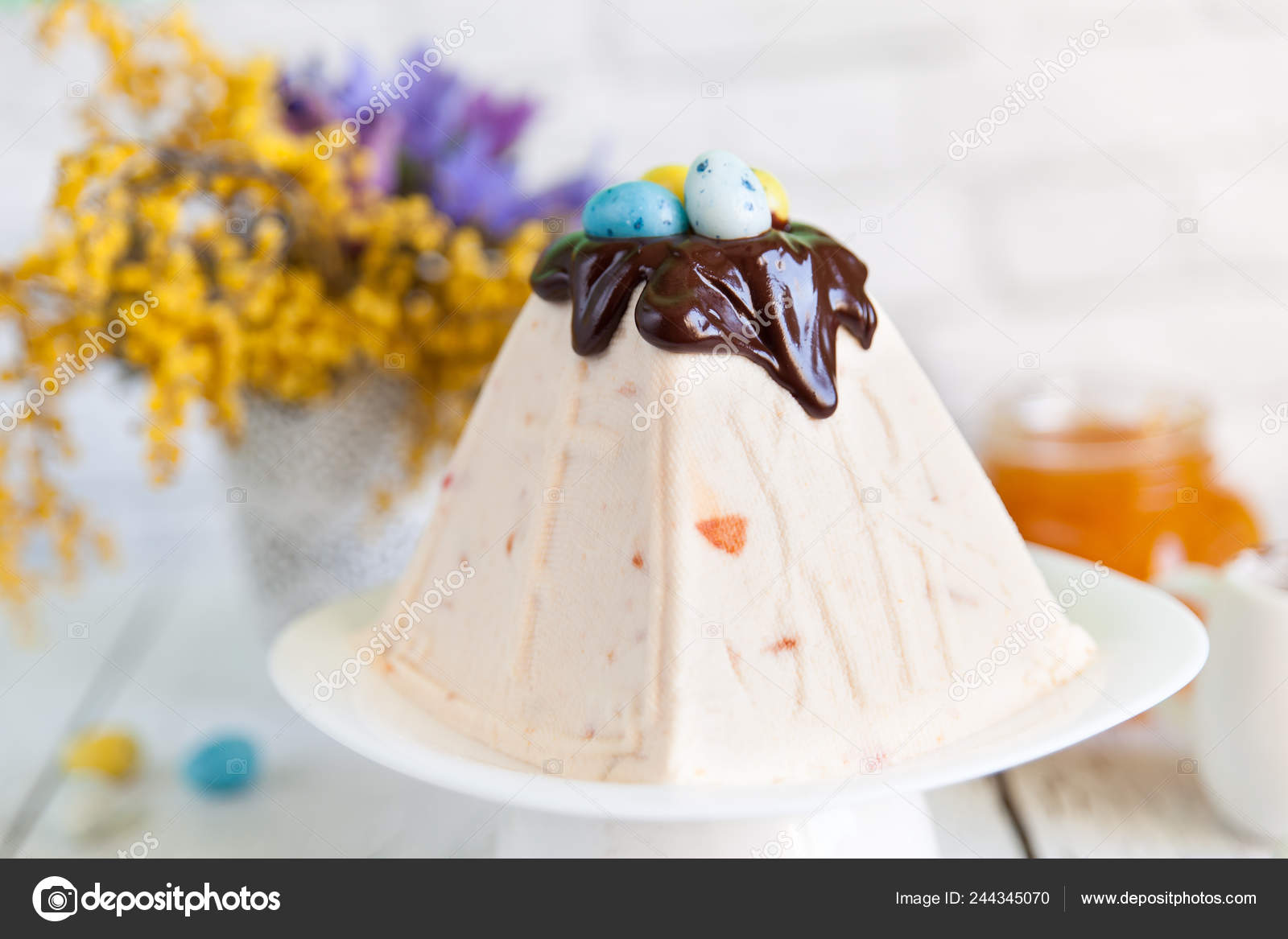 Traditional Easter cottage cheese dessert Paskha — Stock Photo ...