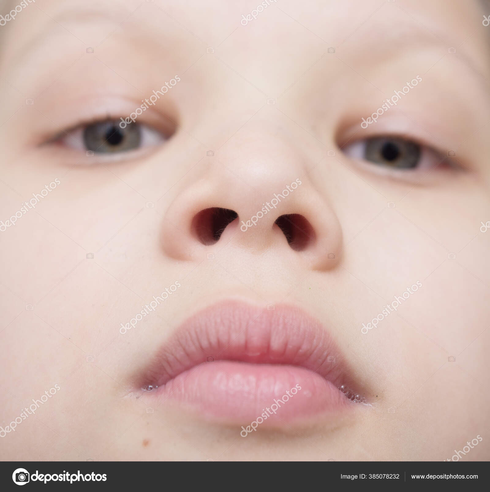 Primer Plano Cara Niño — Foto de stock #385078232 © ruslanchik