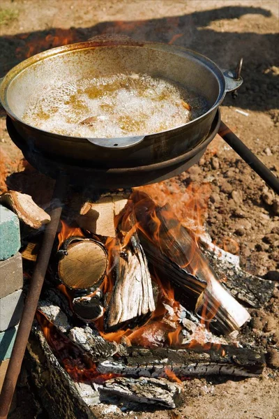 Aboriginal people cooking Stock Photos, Royalty Free Aboriginal people ...