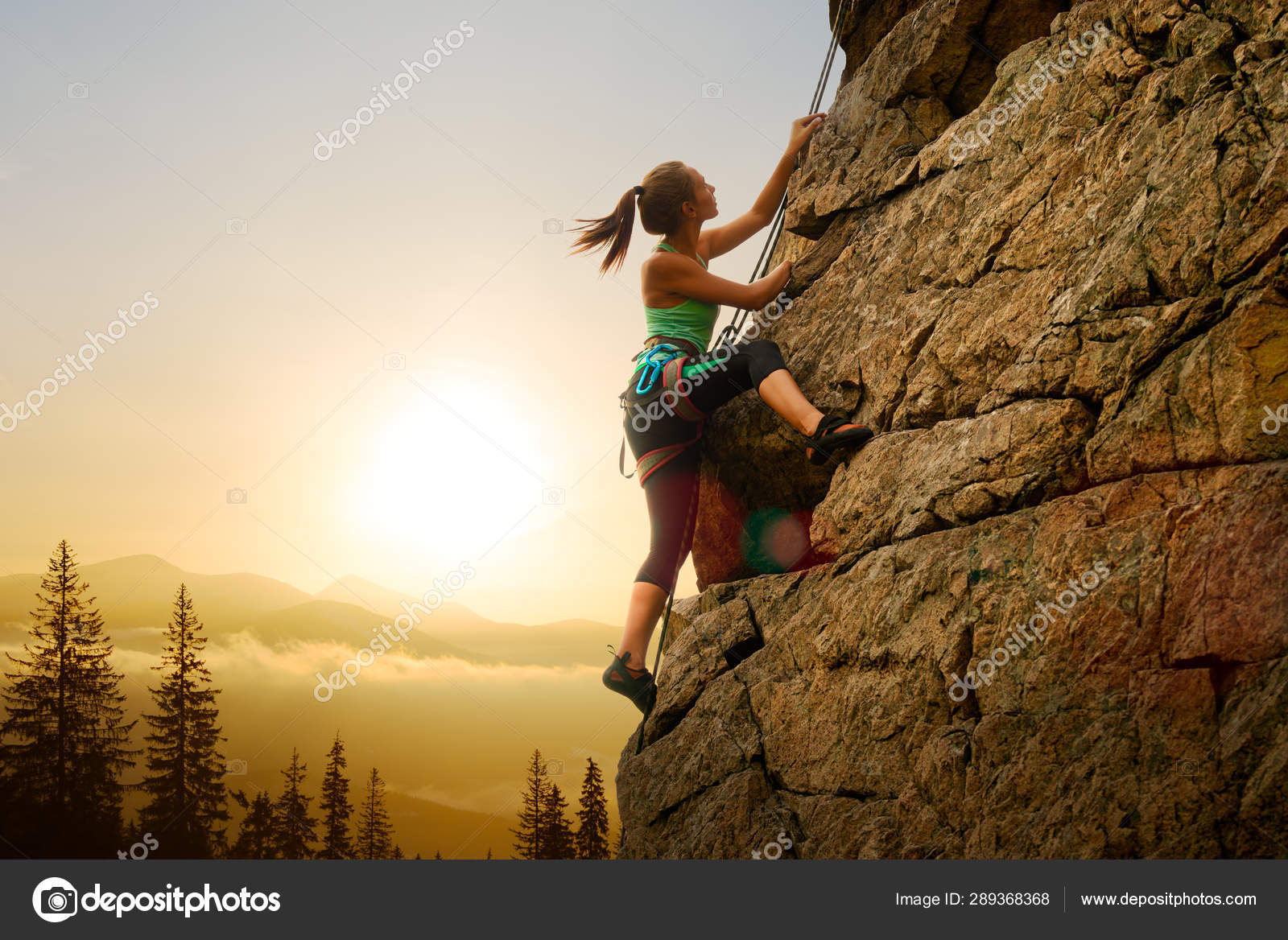 Mujeres De Escalada En Roca De Interior