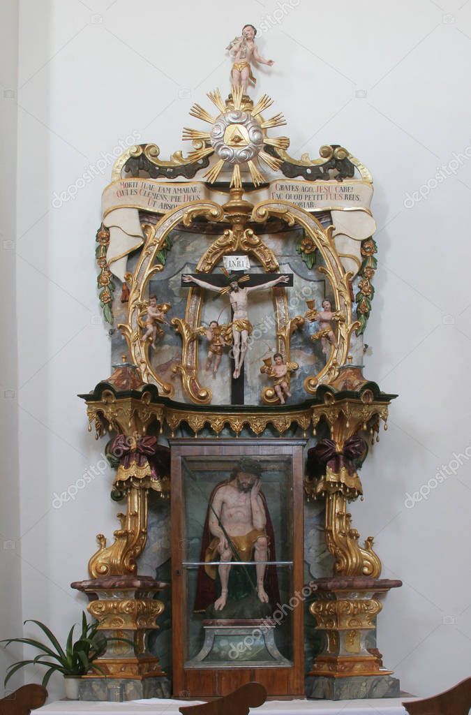 Altar de la Santa Cruz en la Iglesia de la Asunción de la Virgen María ...
