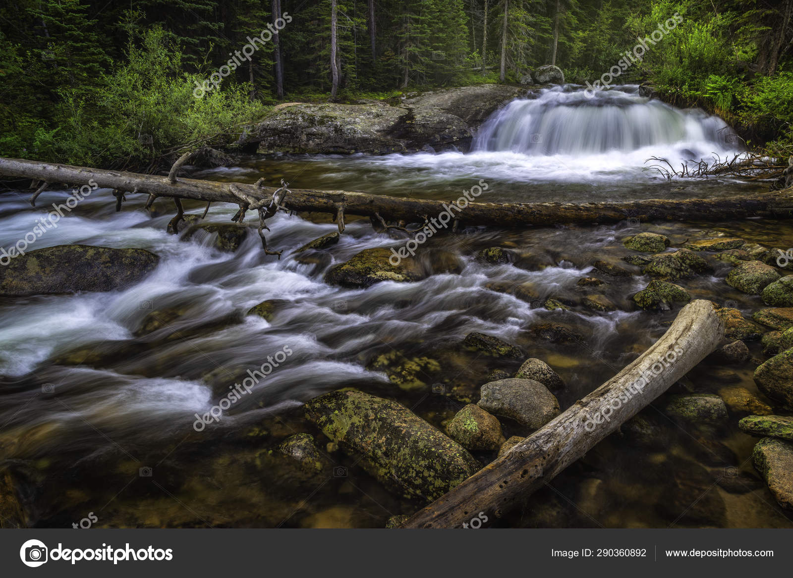 Lower Copeland Falls flowing in Rocky Mountain National Park — Stock ...