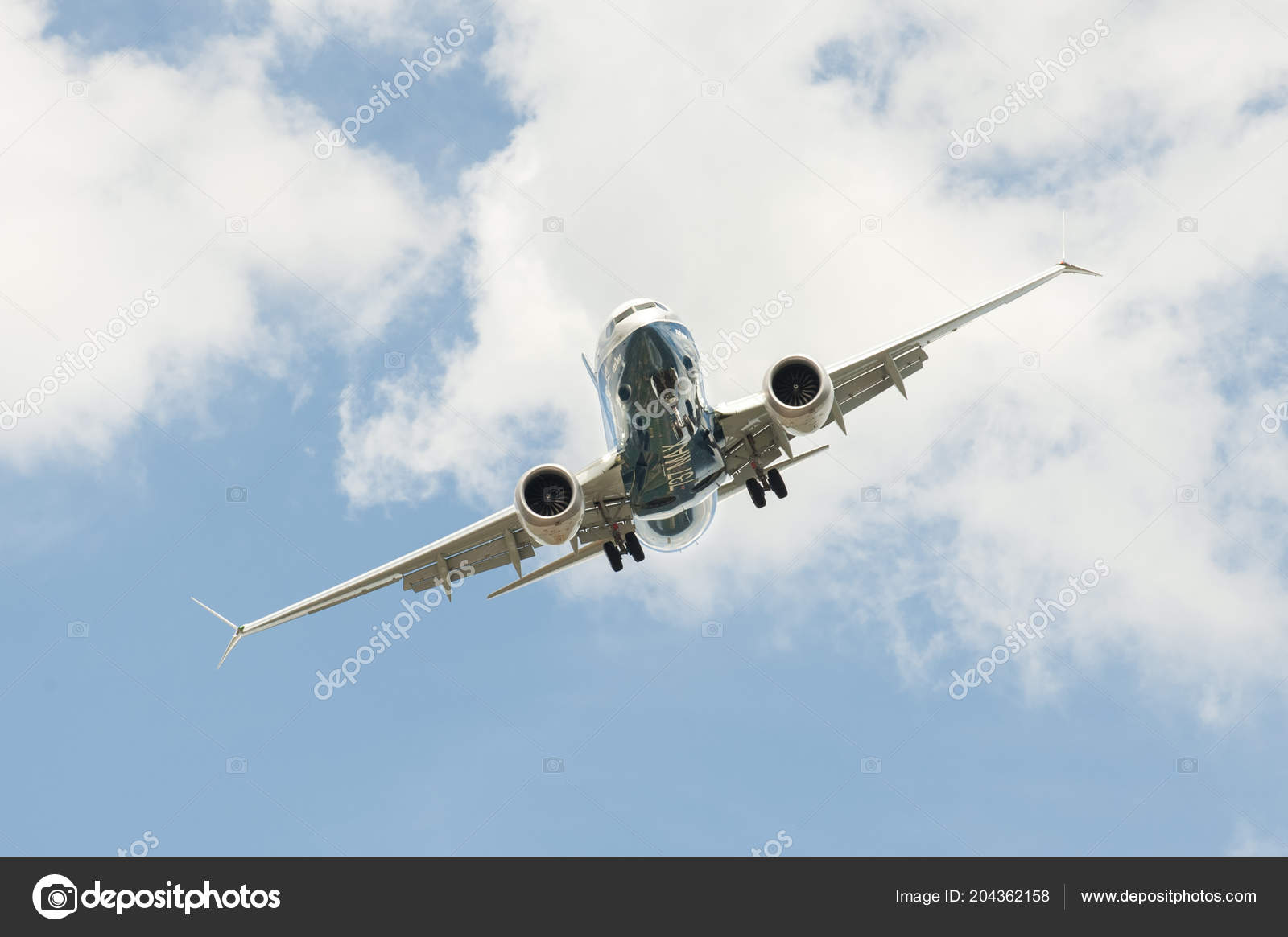 Farnborough July 2018 Boeing 737 Max Steep Angled Landing Descent ...