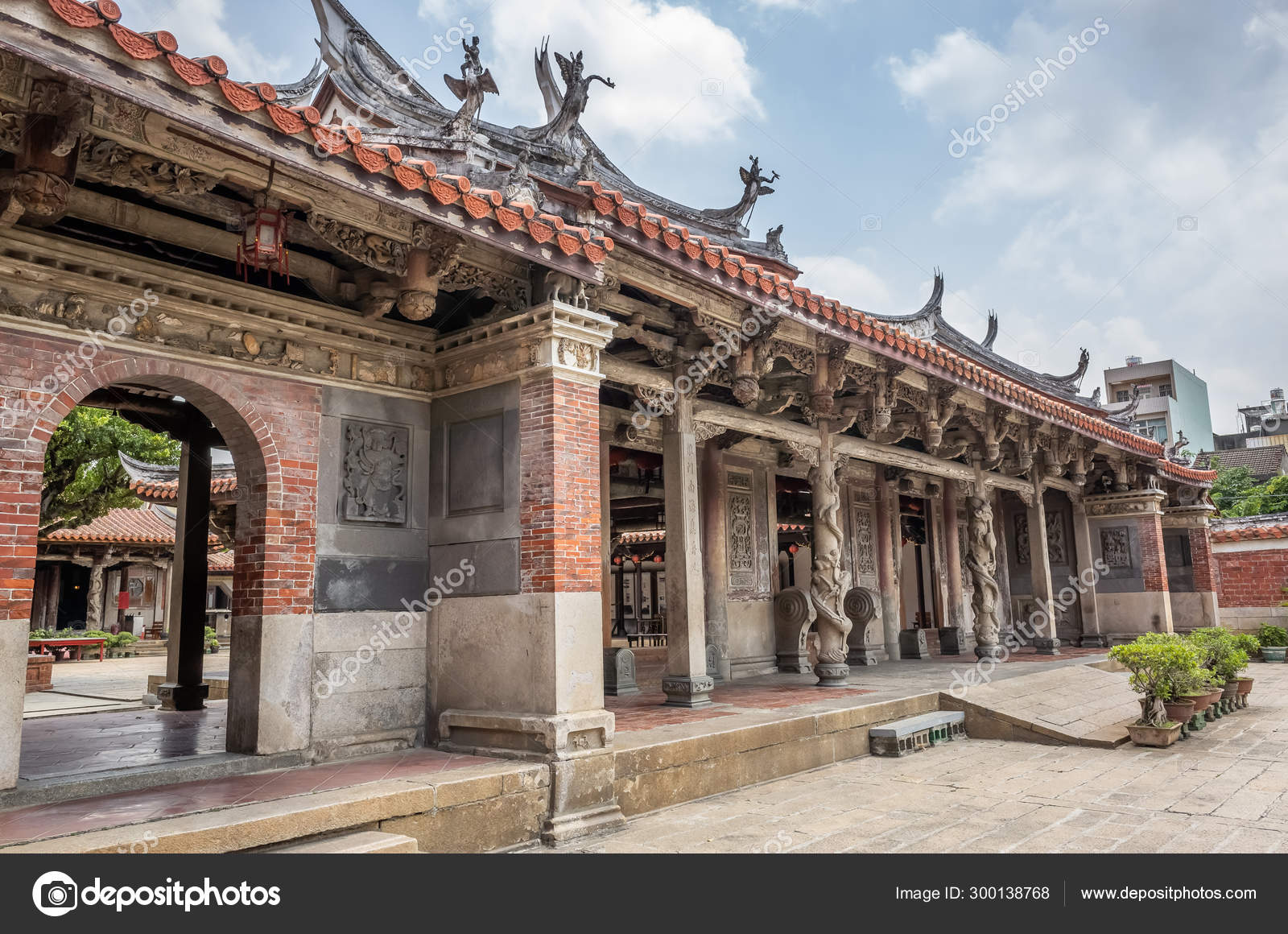 Famous old ancient Lung-shan temple — Stock Editorial Photo © elwynn ...
