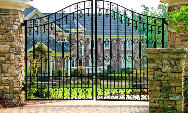 Mansion gate Stock Photos, Royalty Free Mansion gate Images | Depositphotos
