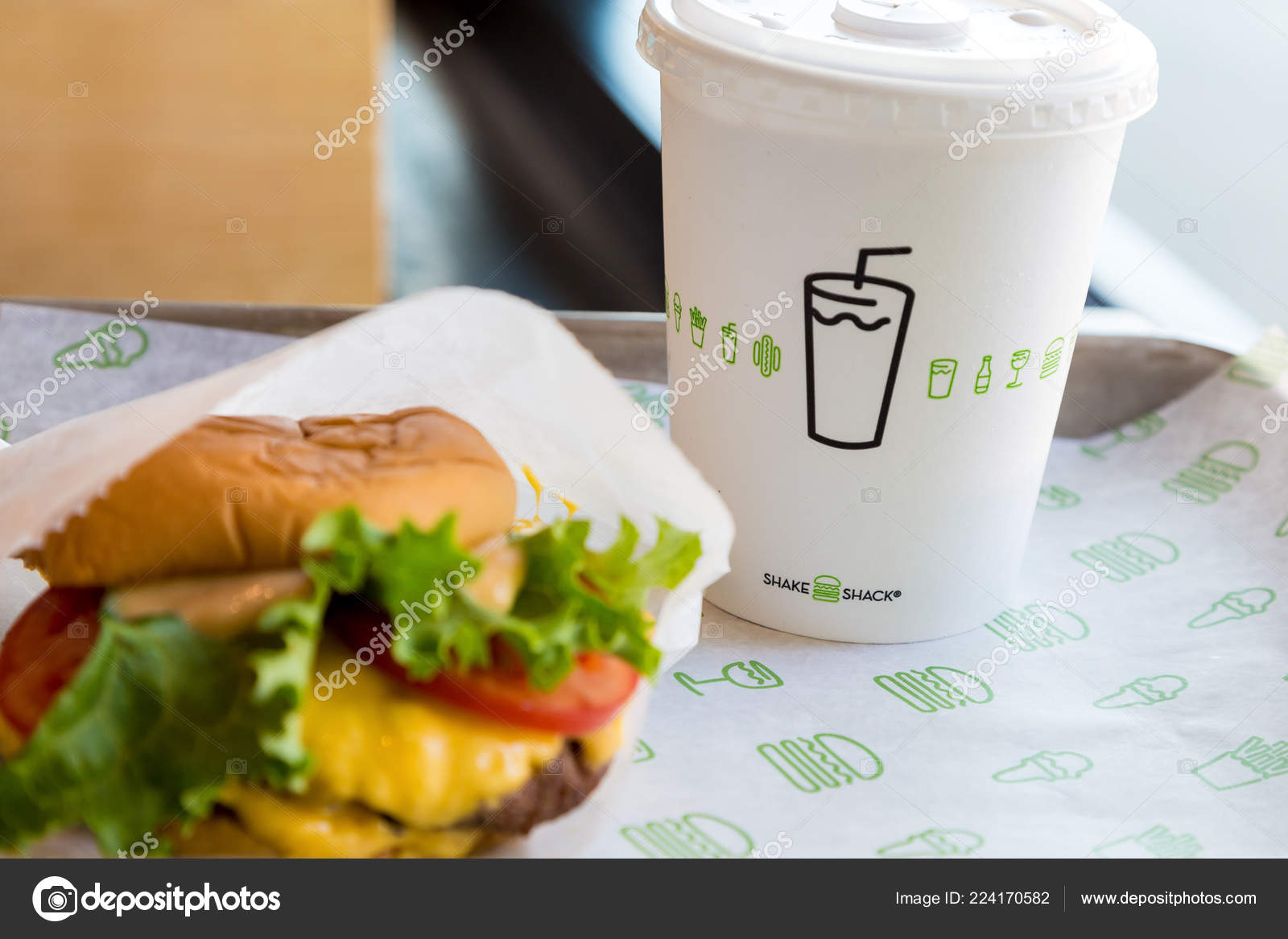 Shake Shack Cup — Stock Editorial Photo © dbvirago #224170582