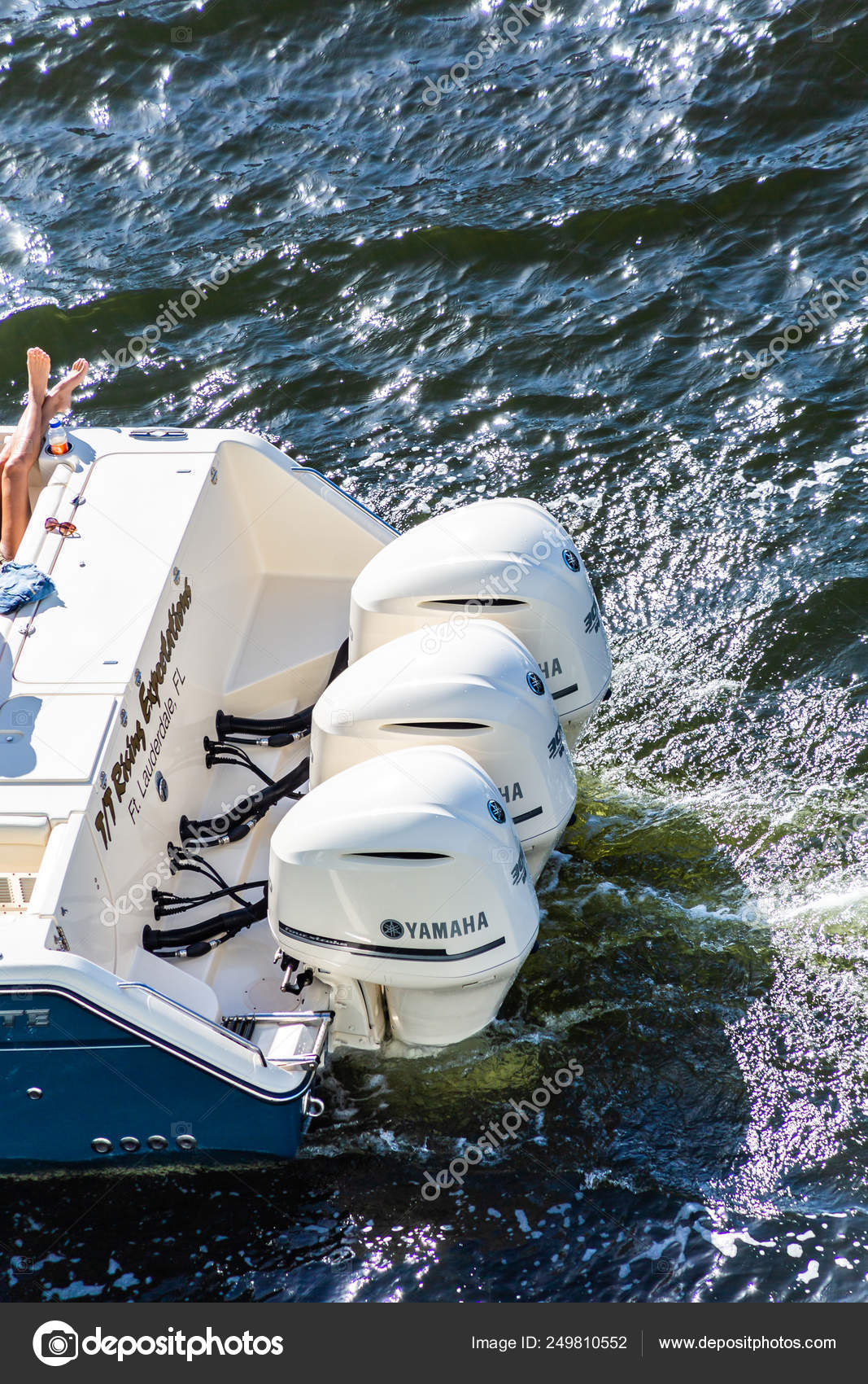 Triple Yamaha Engines on Boat — Stock Editorial Photo © dbvirago #249810552