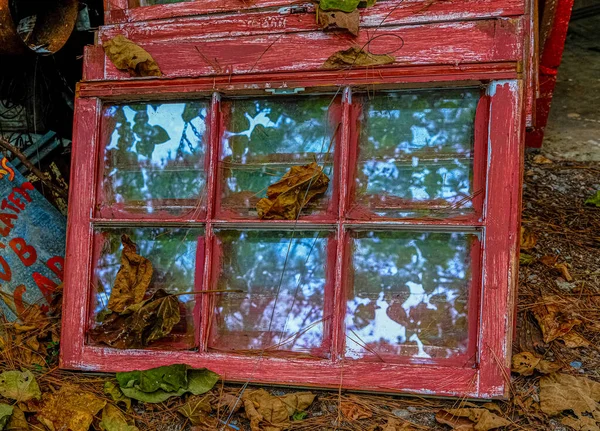Old Red Window in Paint Peeling Building — Stock Photo © dbvirago #2061336