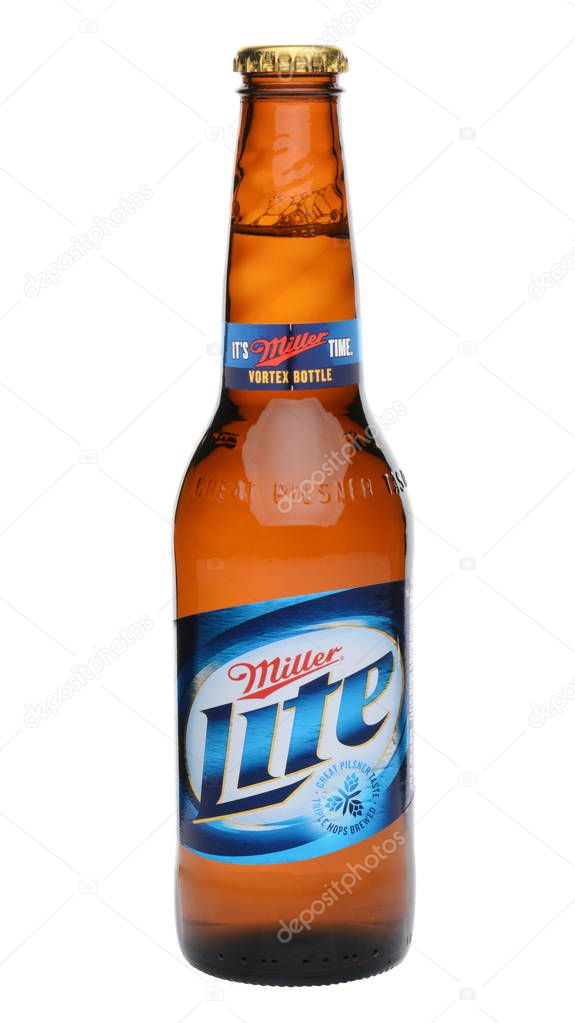 IRVINE, CA - 27 DE MAYO DE 2014: una sola botella de Miller Light sobre ...