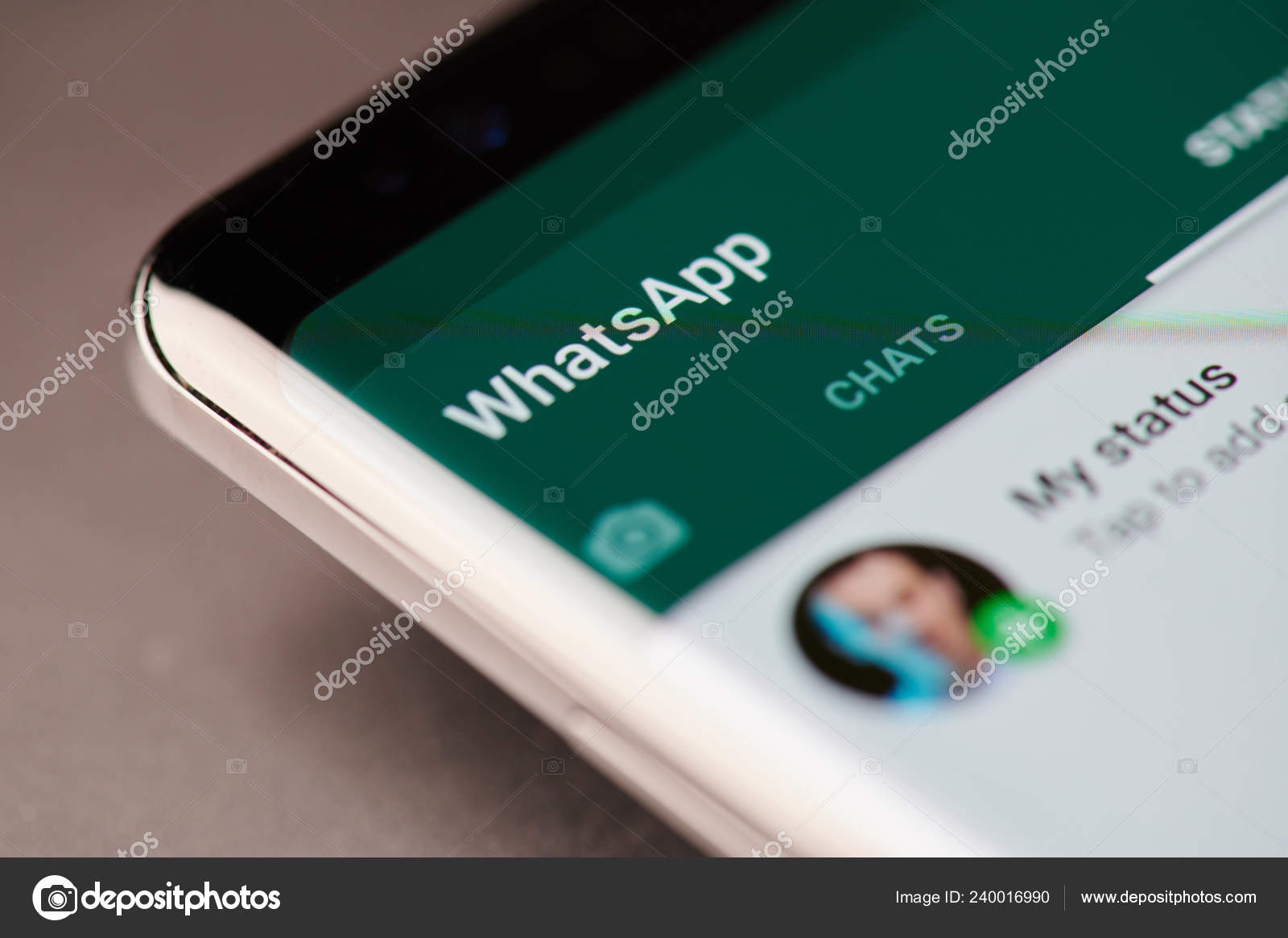 Whatsapp menú de chat — Foto editorial de stock #240016990 ©dimarik