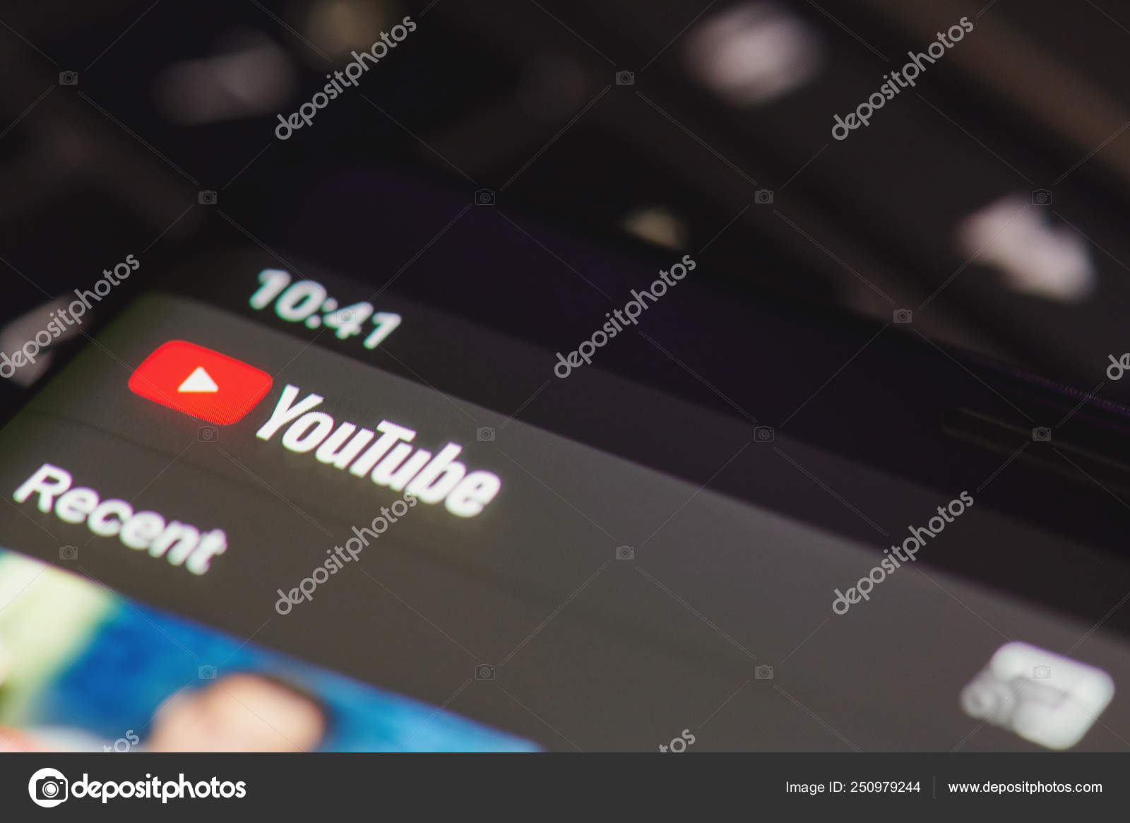 Youtube app on smartphone screen — Stock Editorial Photo © dimarik ...