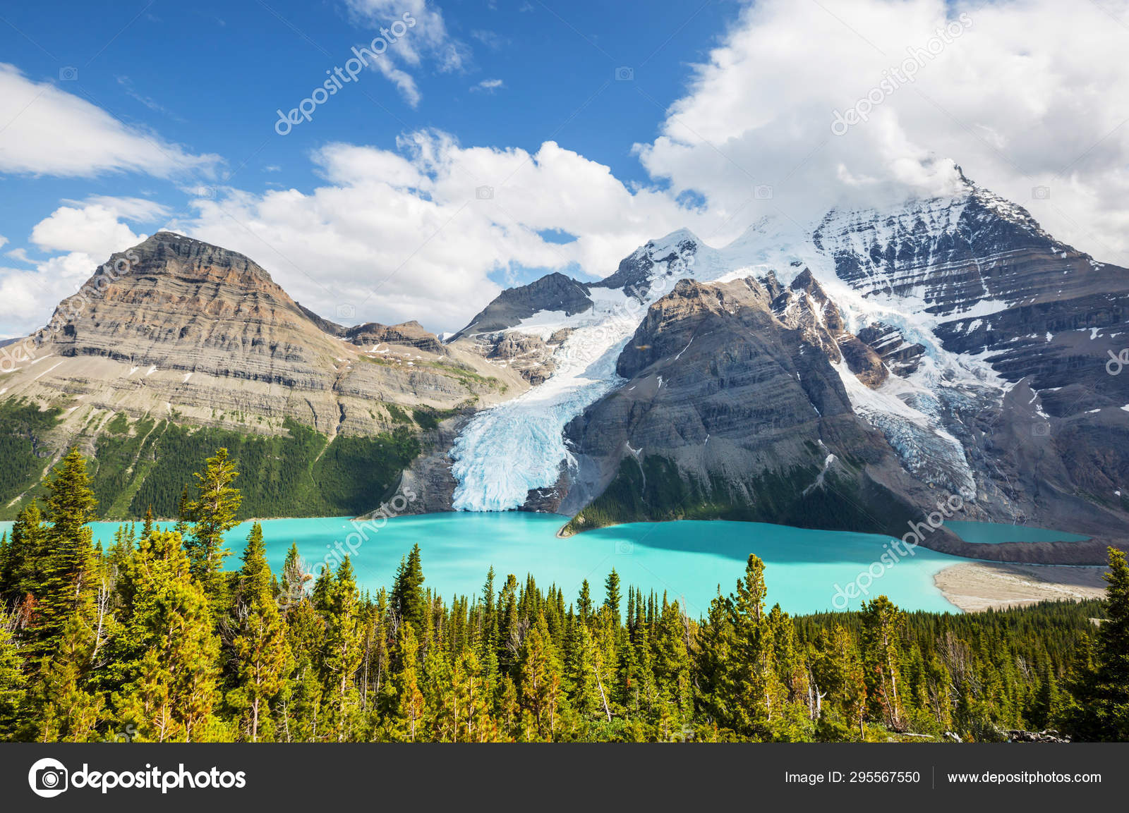 Beautiful Mount Robson Summer Season Canada — Stock Photo © kamchatka ...