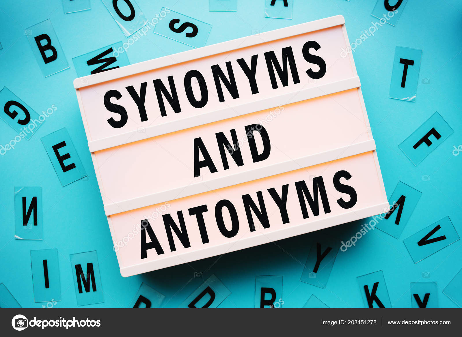 Sinónimos Antónimos Concepto Con Letras Caja Luz — Foto de stock ...