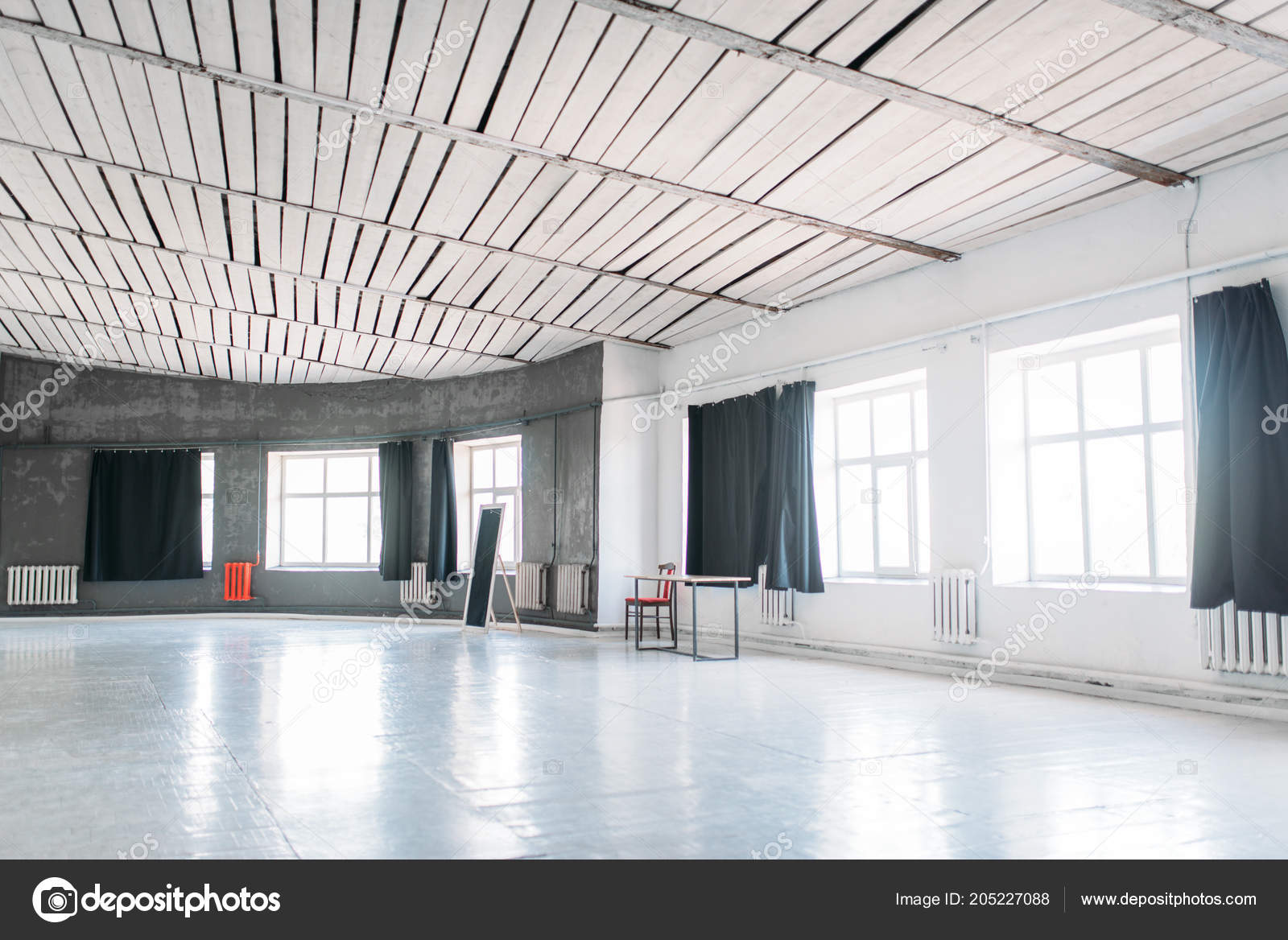 Professional Photo Studio Large Windows Circle Walls Nobody Room White ...