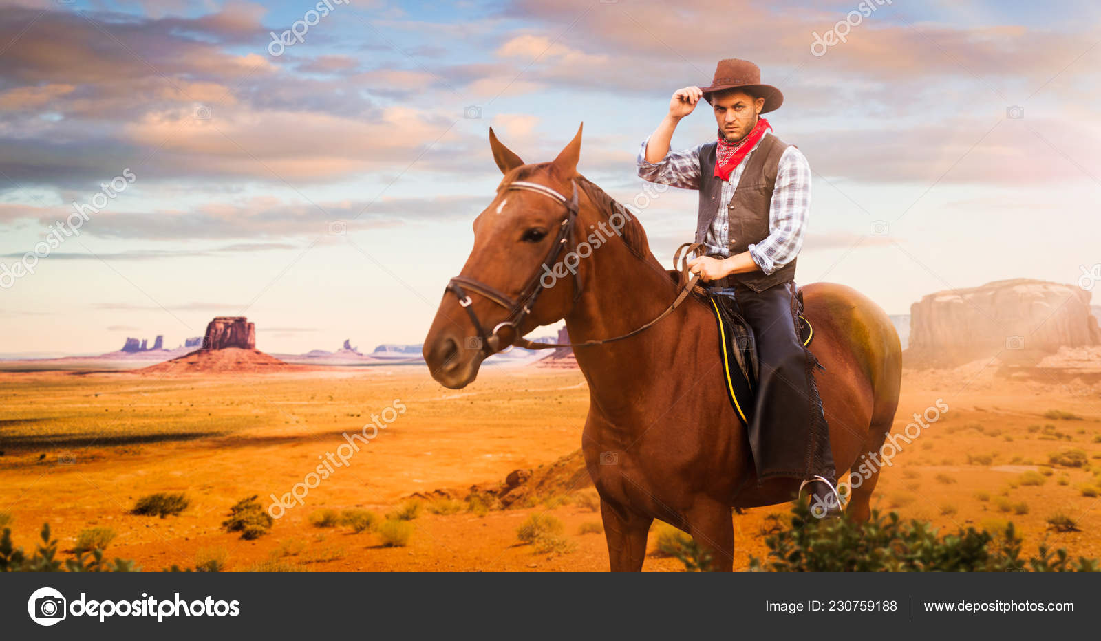 Lovaglás Sivatagi Völgyben Nyugati Cowboy Vintage Férfi Akit Lóháton ...