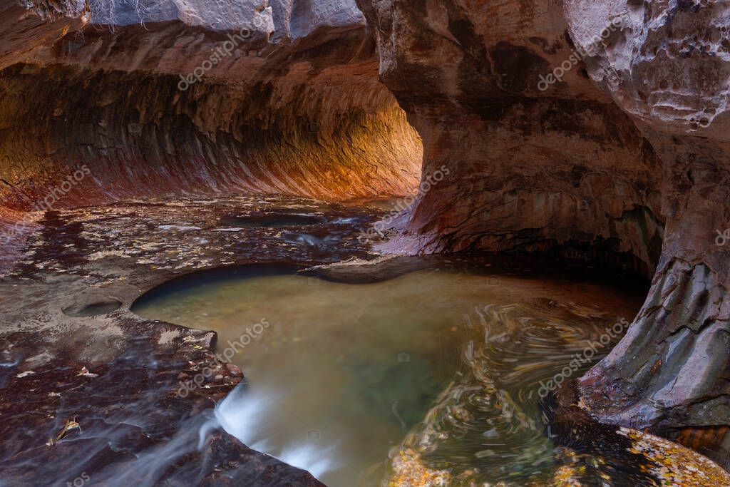 Hermosos patrones de luz y sombra en el metro, un famoso cañón de ...