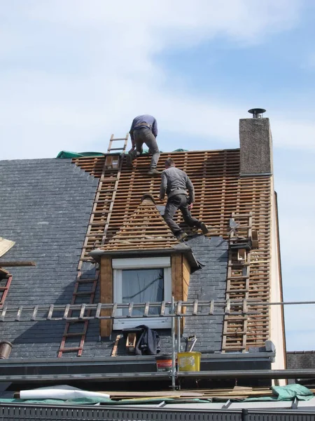 Roofing workers Stock Photos, Royalty Free Roofing workers Images ...