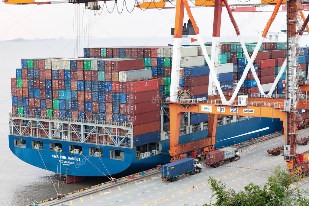 Embarcaci n de contenedores en negocios de exportaci n e importaci n y log stica. Env o de carga ...