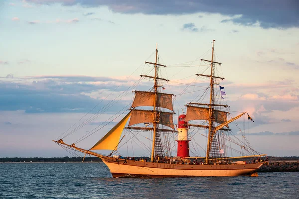 Windjammer Stock Photos, Royalty Free Windjammer Images | Depositphotos