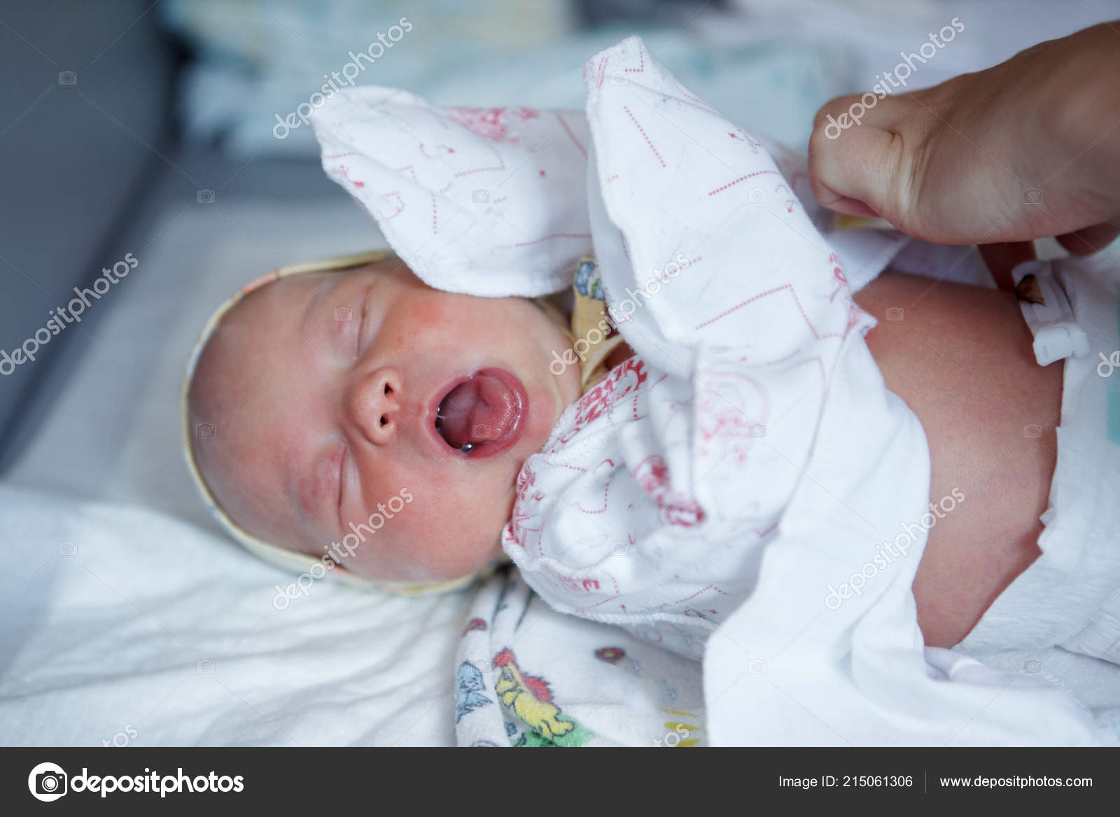 Newborn Baby Wrapped Diaper — Stock Photo © vorobevaola #215061306