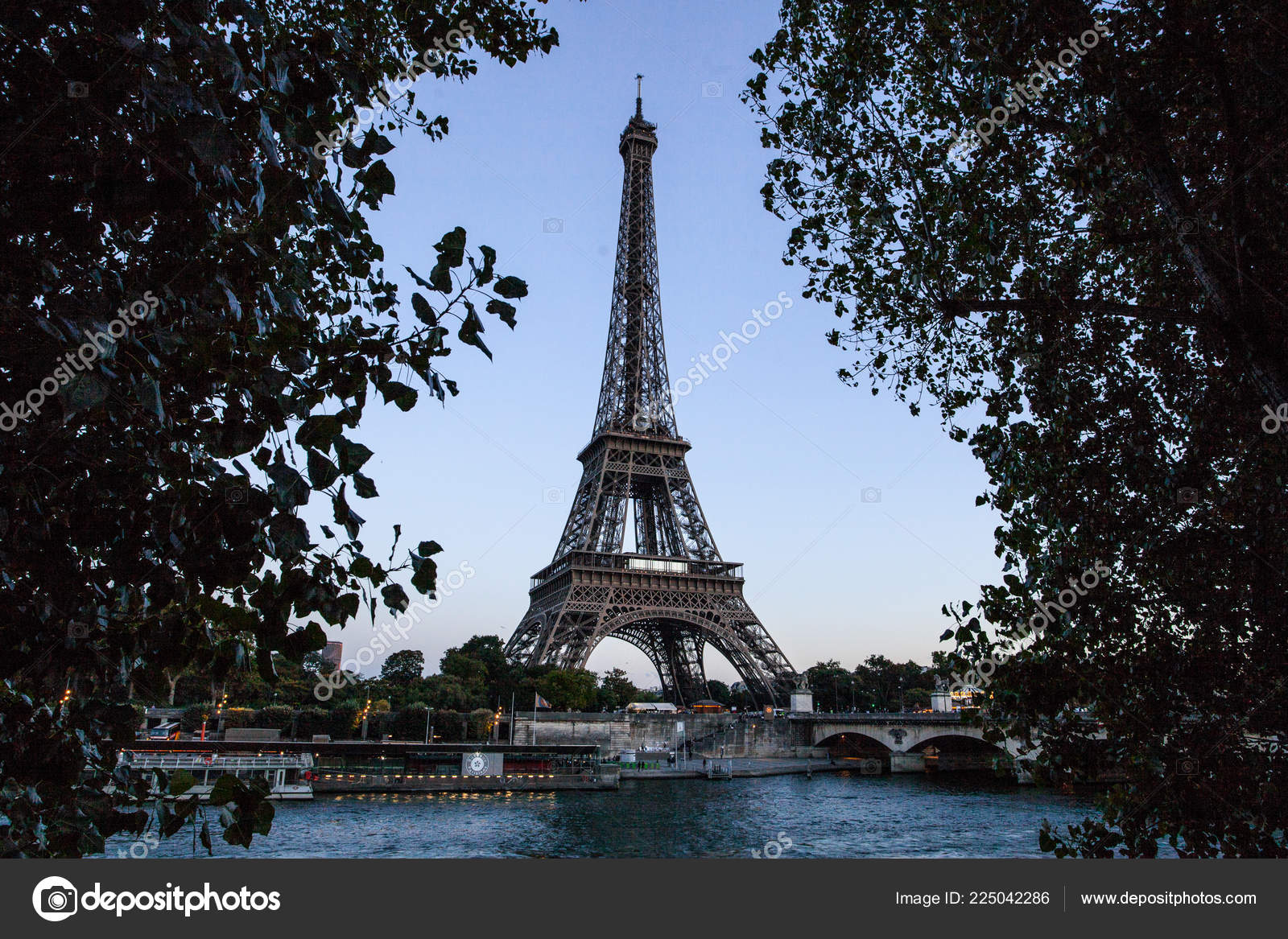 Torre Eiffel Desde Río Sena París: fotografía de stock © Alexandra ...