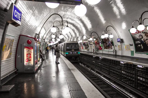 Parijs metro trein Stock Photos, Royalty Free Parijs metro trein Images ...