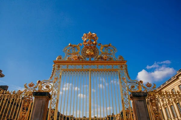 Versailles palace front gate Stock Photos, Royalty Free Versailles ...