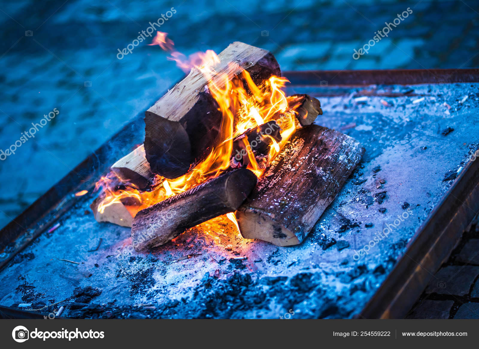 Quema de maderas en la chimenea: fotografía de stock © Spectral ...