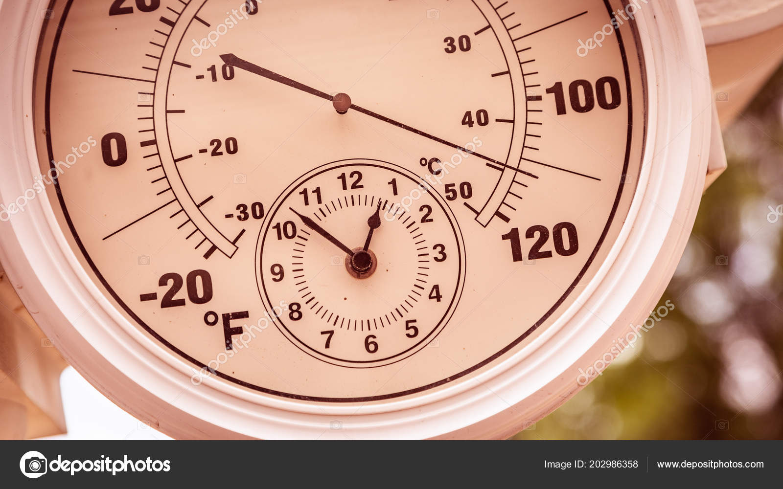 Thermometer Showing 110 Degrees Stock Photo by ©Feverpitch 202986358