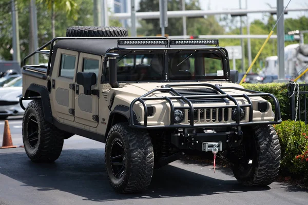 Imágenes de Hummer h1 libres de derechos | Depositphotos
